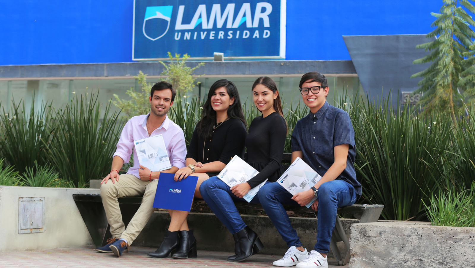 Certificado De Grado De La Universidad Lamar Licenciatura En